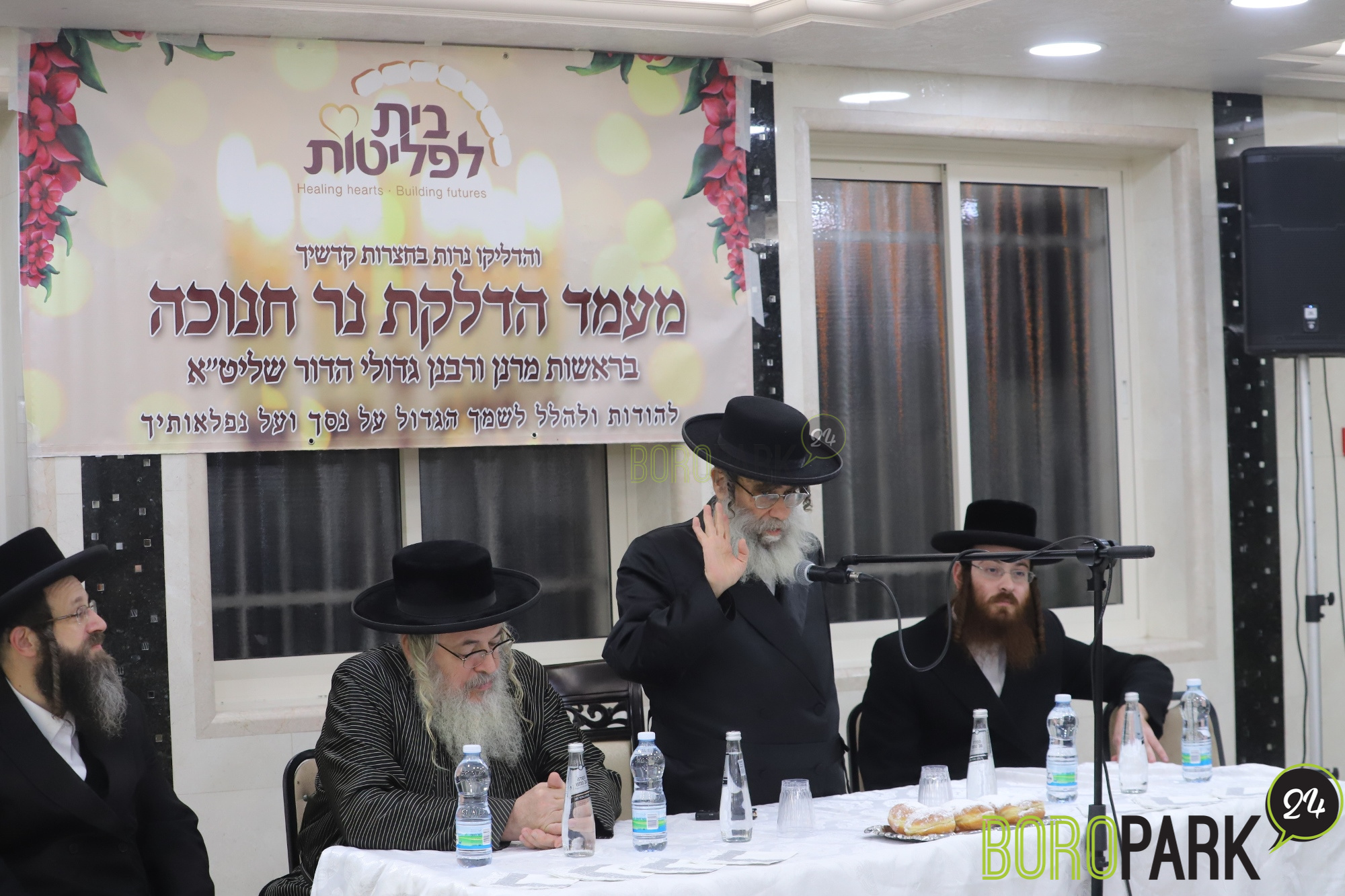Hagoan Rabbi Gamliel Rabinowitz lighting the Menorah at the Beis ...