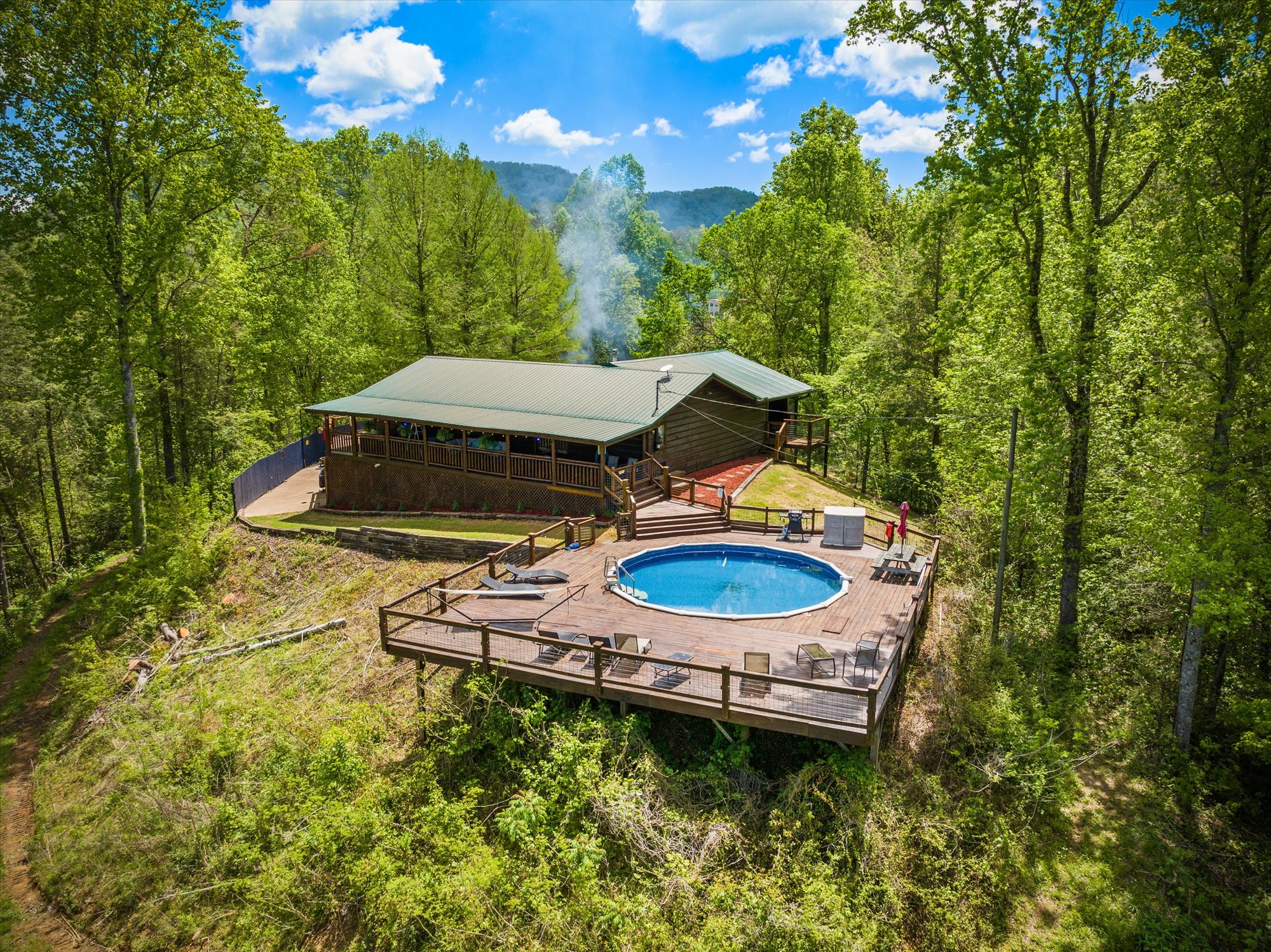Tequila Moon - Cabins - Sleeps 7-12 - Colonial Properties