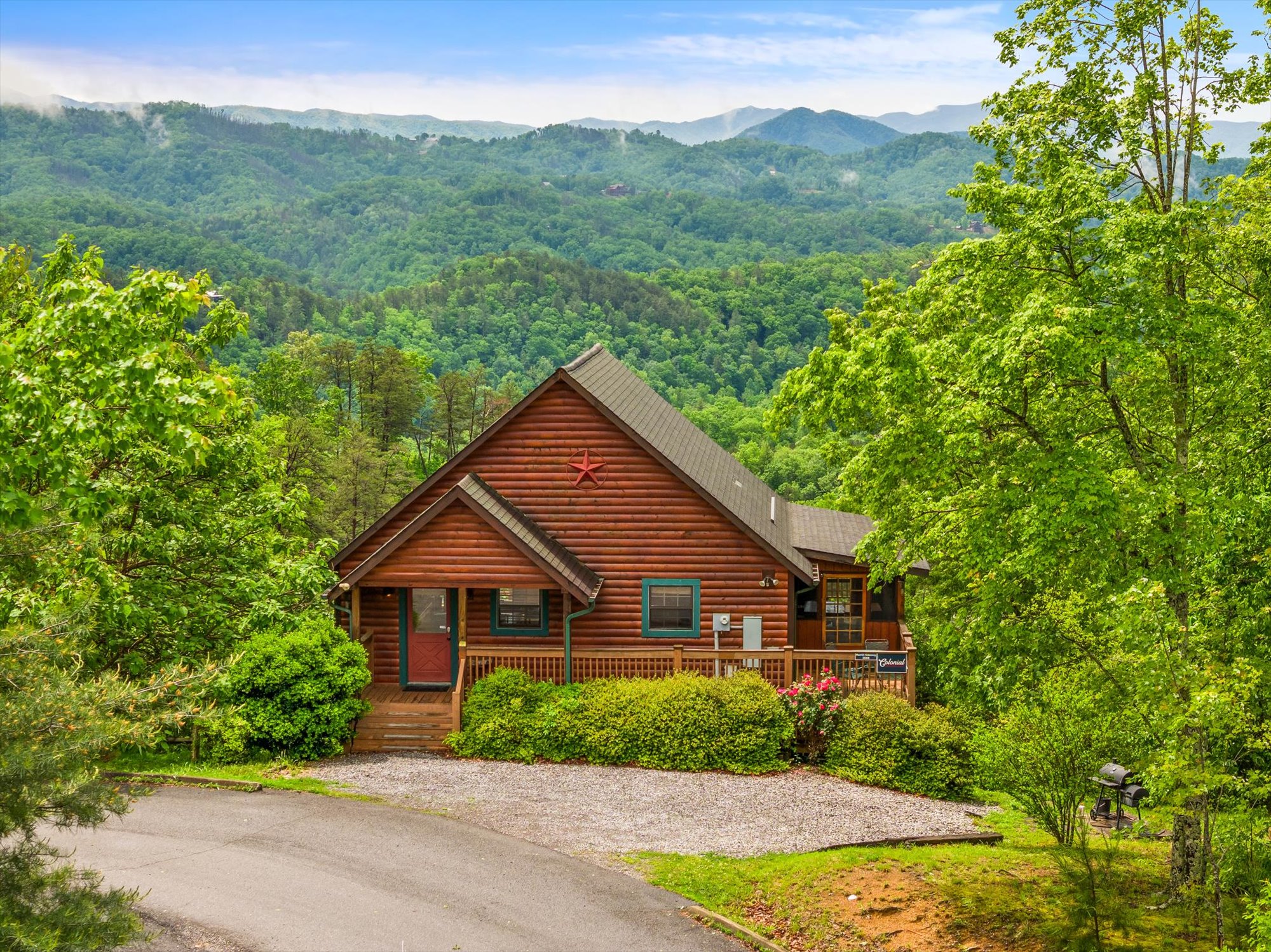 Moonlit Hideaway - Cabins - Sleeps 7-12 - Colonial Properties