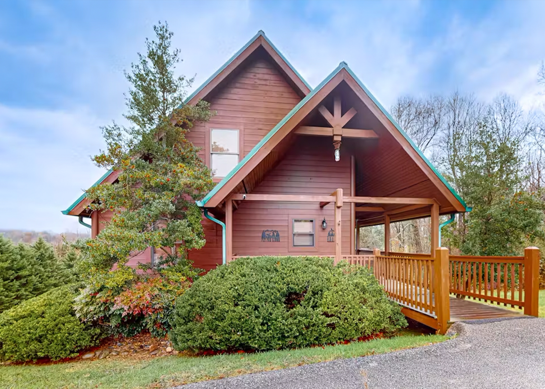 FIT FOR KINGS - Cabins - Sleeps 13-18 - Hearthside Cabin Rentals