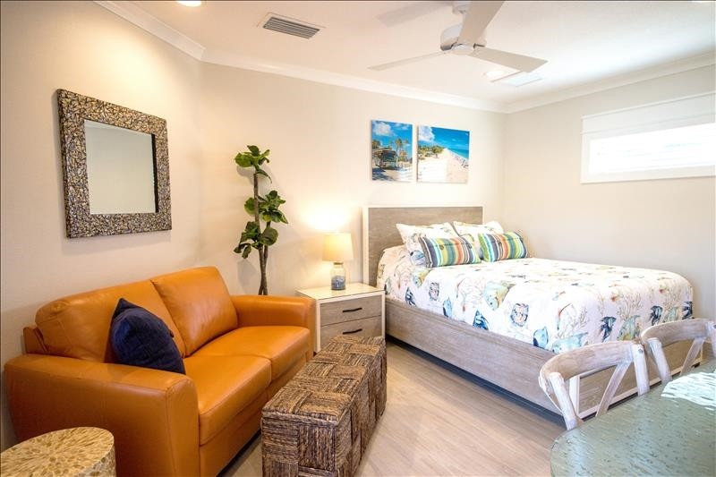 Suite 5 - Anna Maria