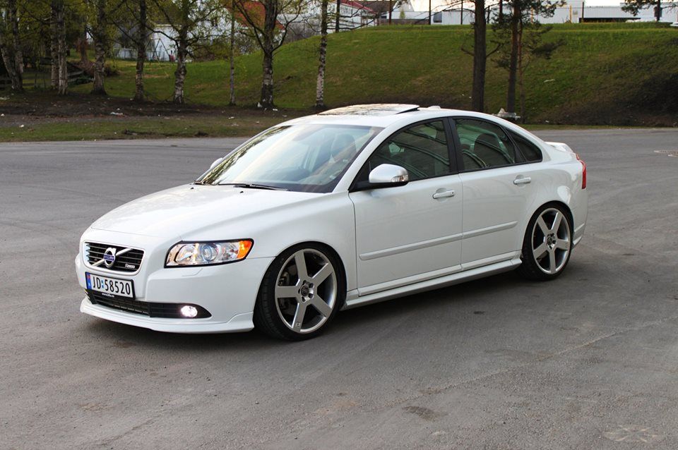 2011 Volvo S40 D3 R-Design Sedan Diesel - Brooms bilguide