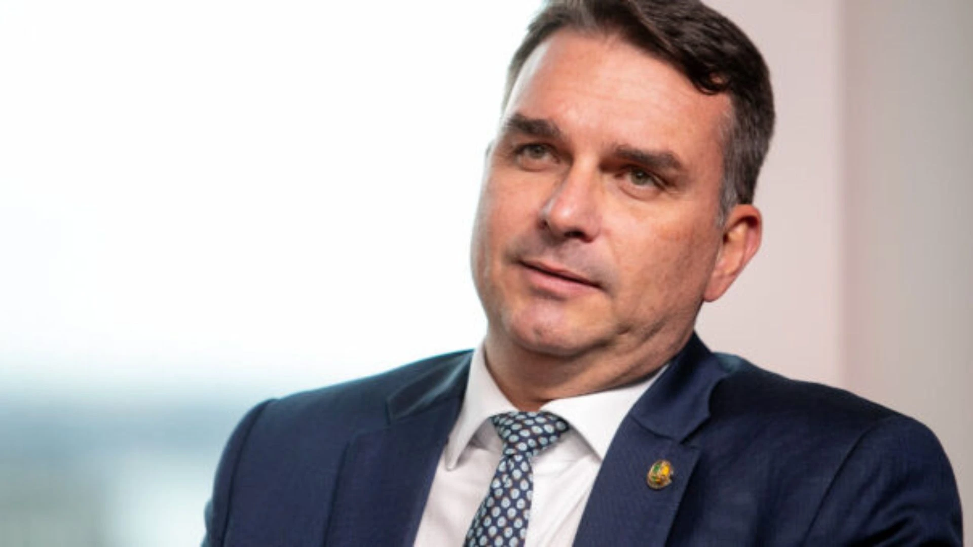 Flávio Bolsonaro assinou apenas duas de cinco CPIs sobre o Master ...
