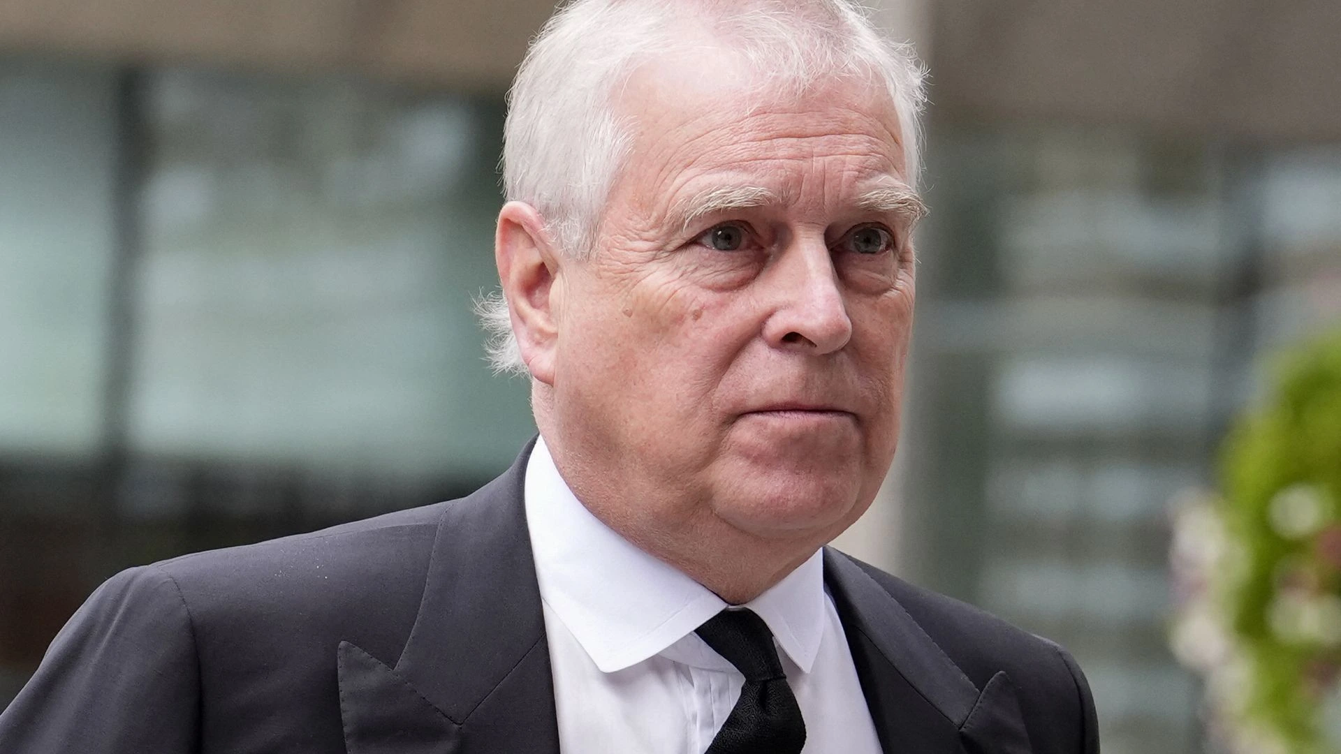 Polícia britânica afirma que ex-príncipe Andrew foi "liberado sob ...