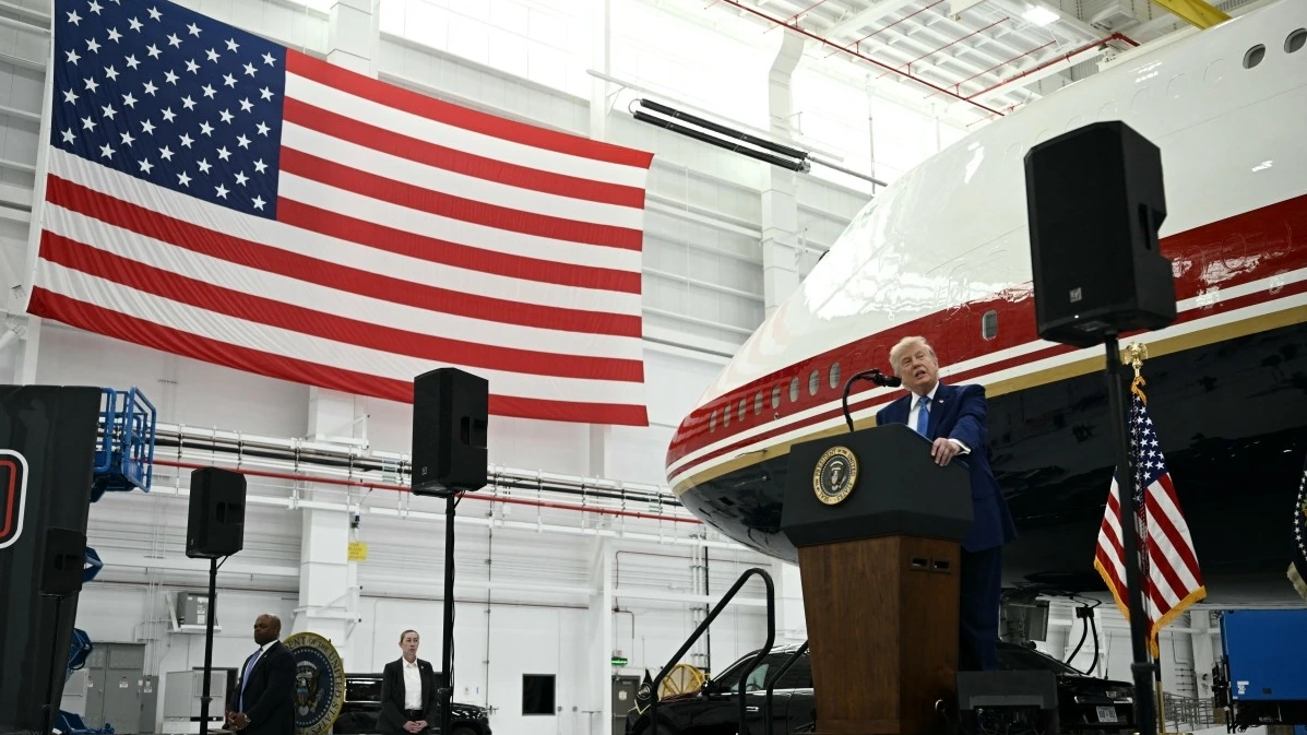 Trump apresenta novo Air Force One doado pelo Catar - Times Brasil | CNBC