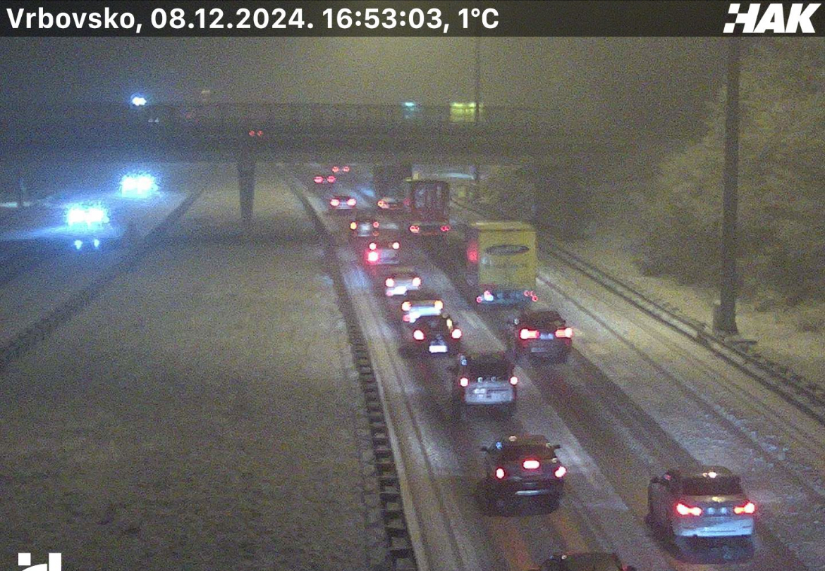 Krčki most zatvoren za sav promet zbog olujne bure, autocestom kroz Gorski kotar i riječkom ...