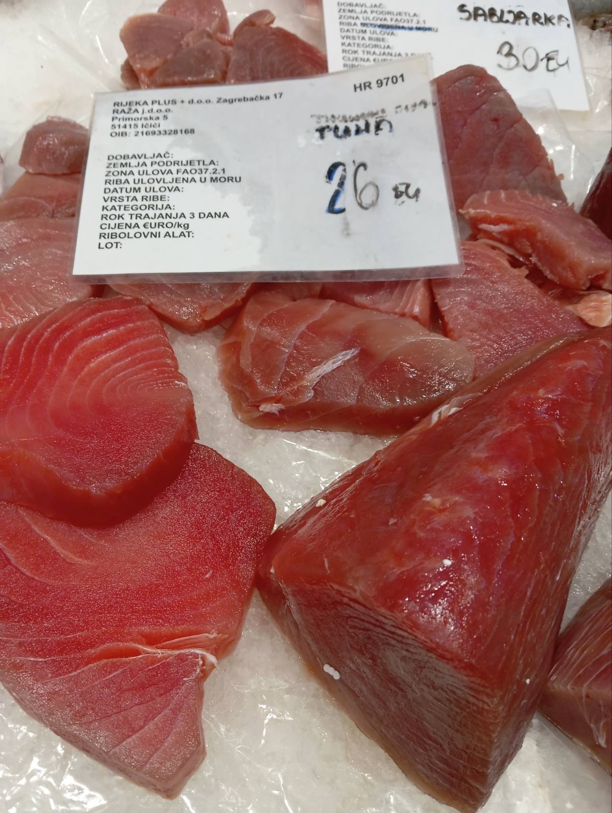 Đir po glavnoj riječkoj tržnici: na ribarnici bijela i plava riba ...