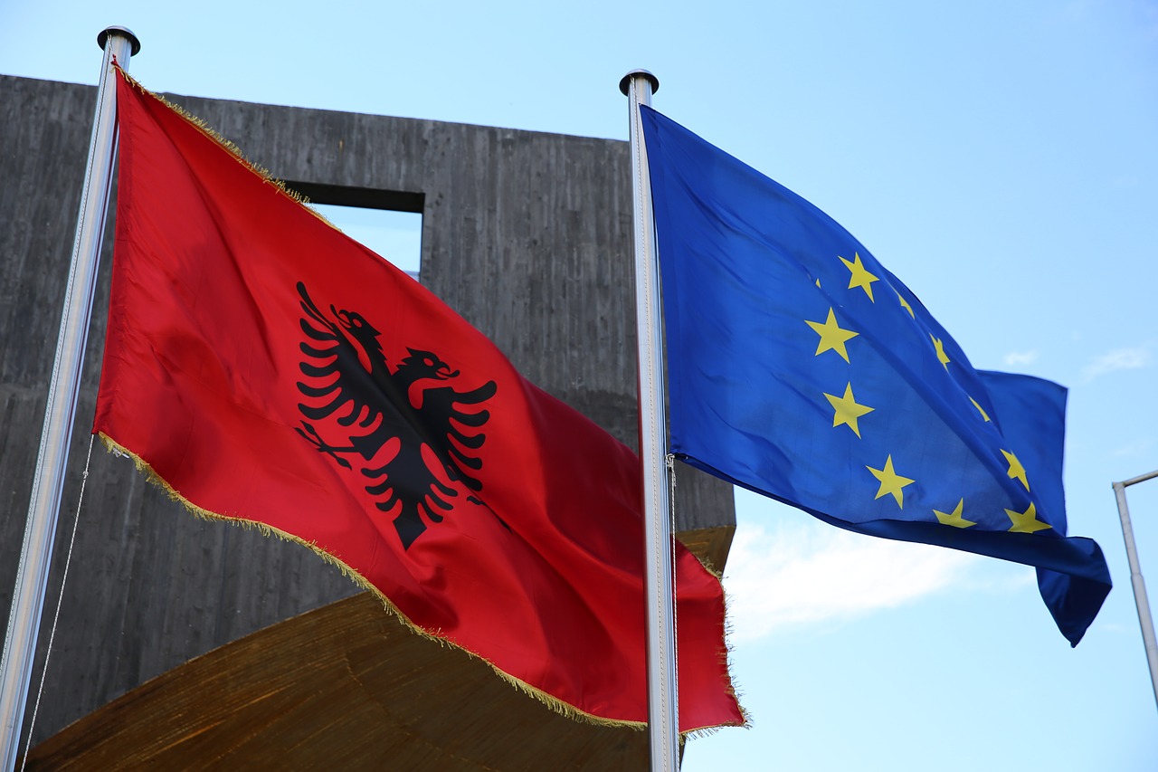 Pjoter Dicek: “Pse Shqipërinë nuk e duan Europianët në BE?!” - Business ... Pjoter Dicek: “Pse Shqipërinë nuk e duan Europianët në BE?!” - Business ...