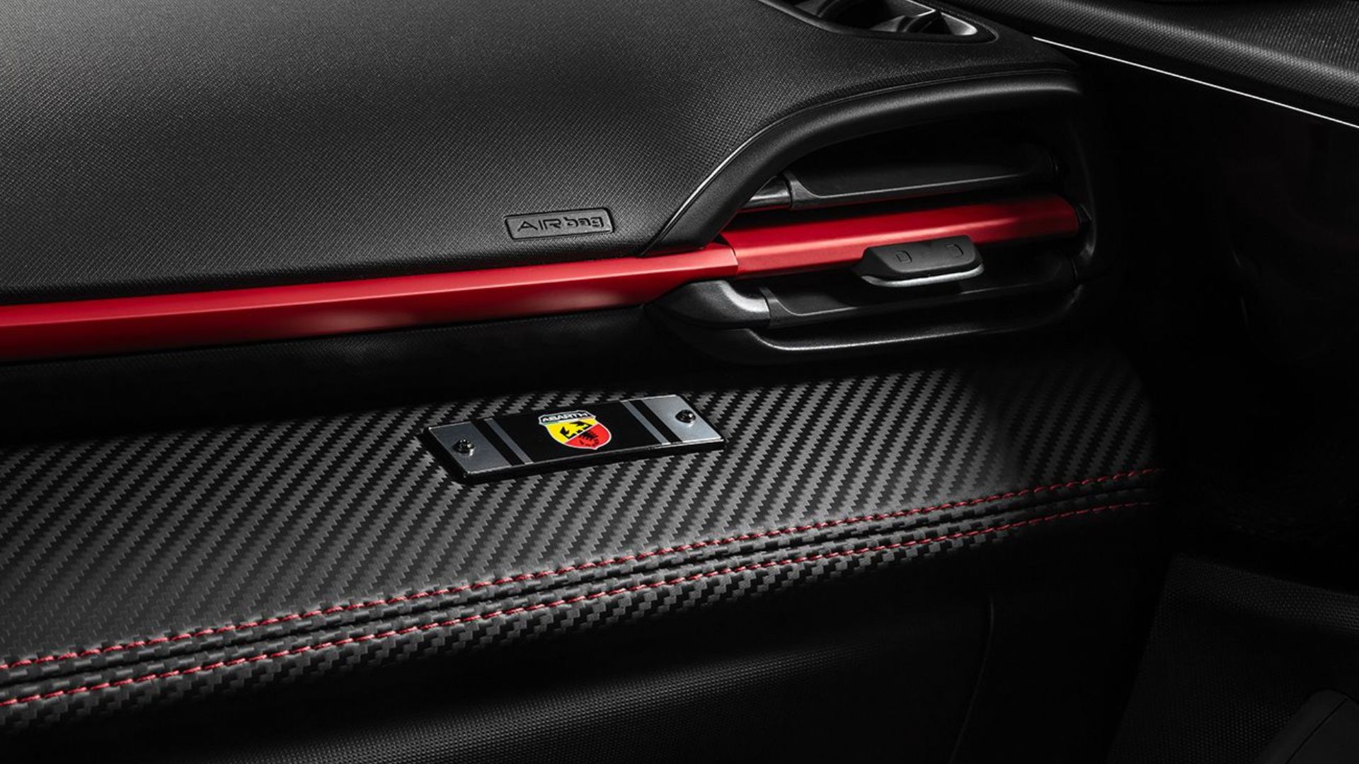 Fiat lanzó el nuevo Fastback, junto a su variante deportiva Abarth ...