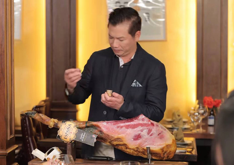 Shark Hưng, Thái Công bán đùi heo muối 112 triệu/chiếc, thị trường loạn giá