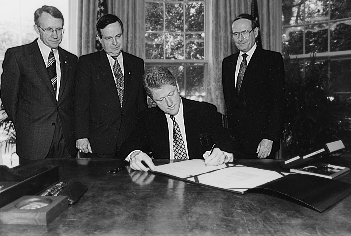 Former Sen. Richard Bryan reflects on decision to leave Senate in new ...