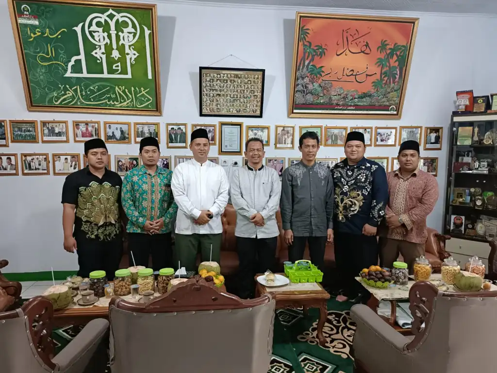 KH.Ahmad Deni Rustandi, Dari Kandang Ayam Membangun Peradaban ...