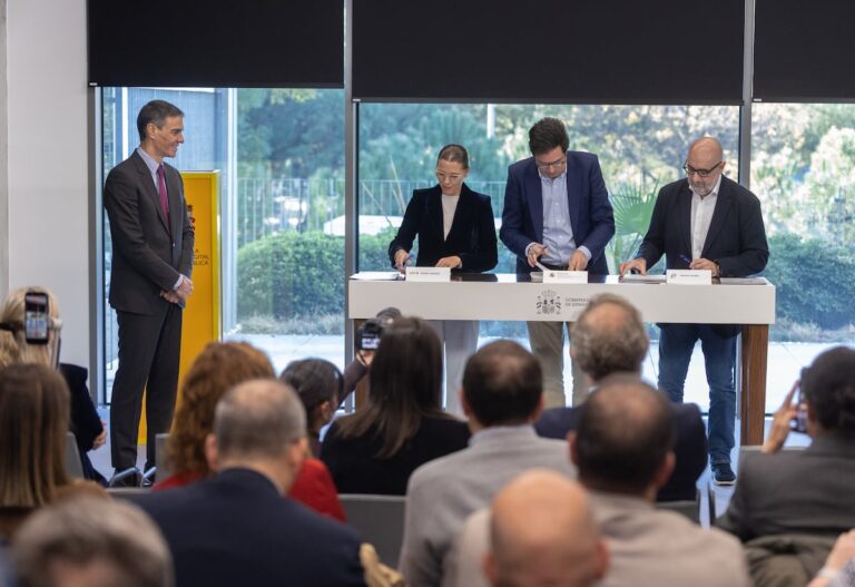 El Gobierno aprueba la subida salarial de los funcionarios de un 2,5% ...