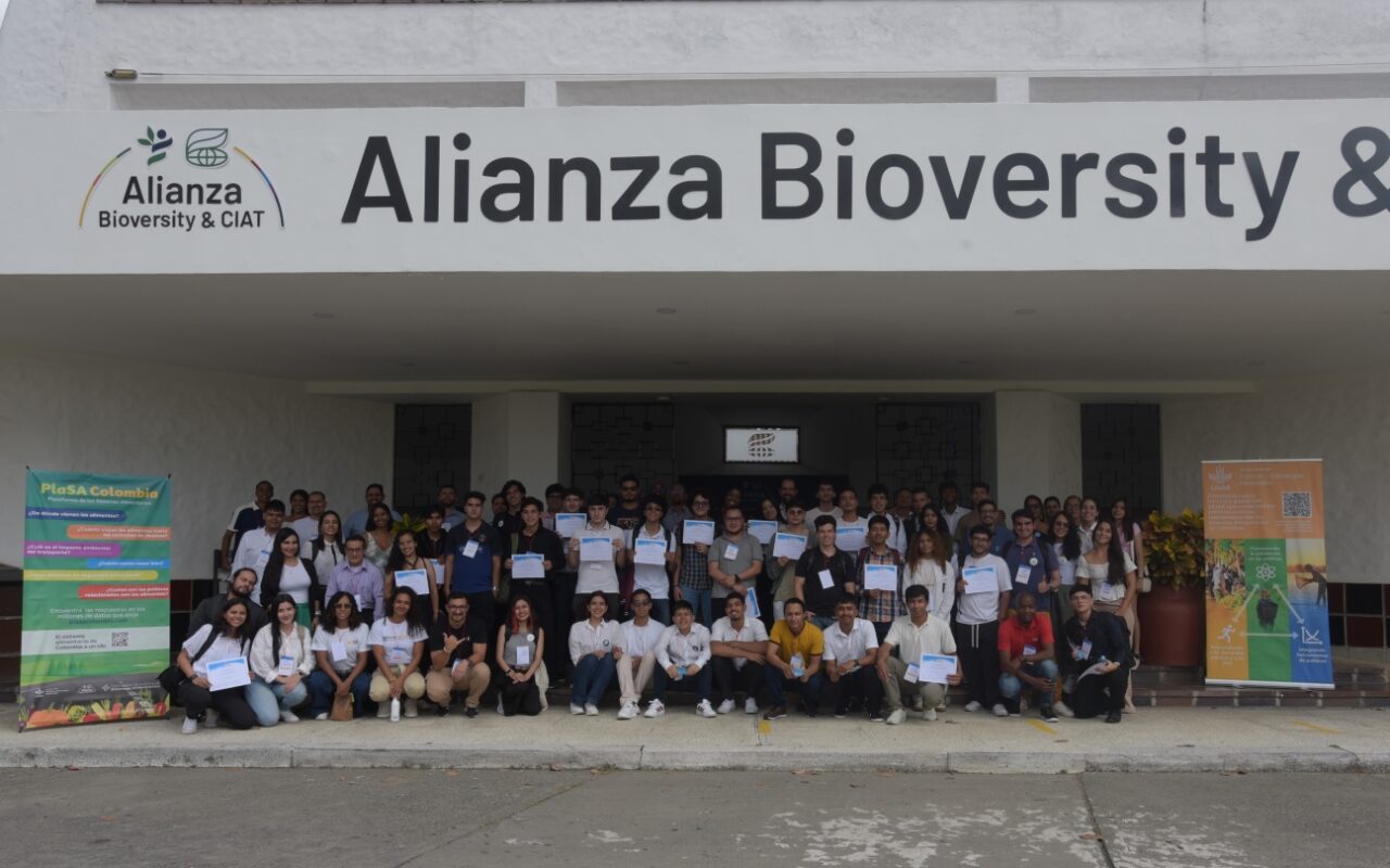 Pacific Datathon region 2024: 50 young Colombians transforming data ...