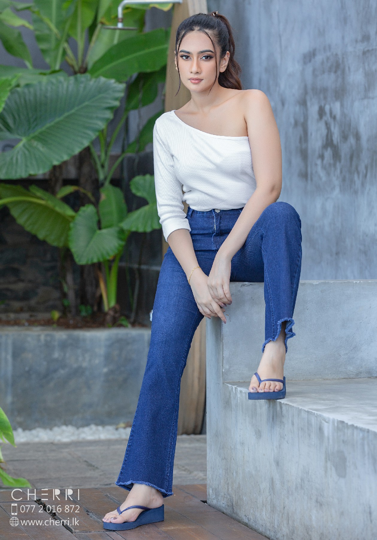 Bootcut denim jean - dark blue| Cherri