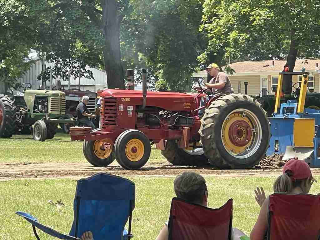 Can You Win At Classic Tractor Pulling? - ClassicTractorNews