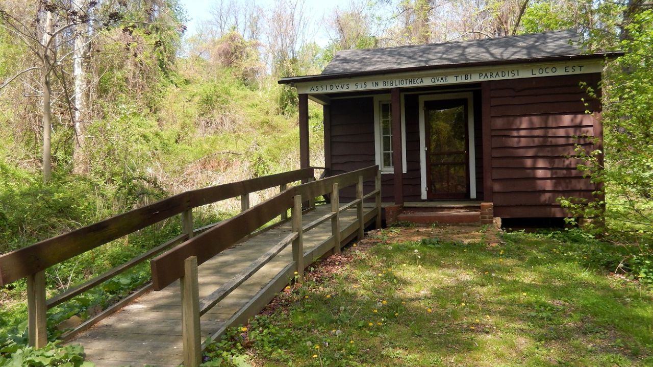 The Knothole (former cabin of Christopher Morley) - Clio