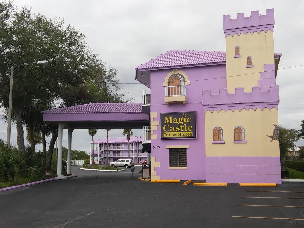 Magic Castle Inn & Suites - Clio