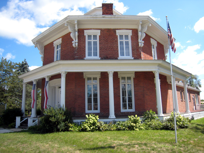 Loren Andrus Octagon House - Clio