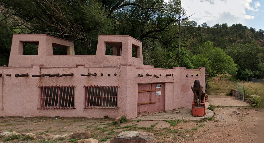 Ute Chief Bottling Plant 1947 - Clio