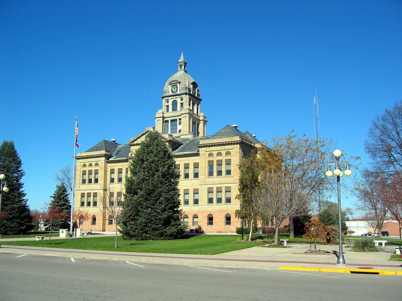 Benton County Courthouse - Clio