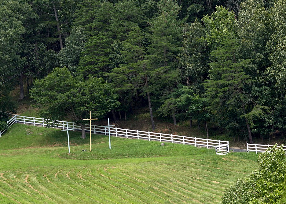 Coffindaffer Crosses Near Milton, West Virginia - Clio