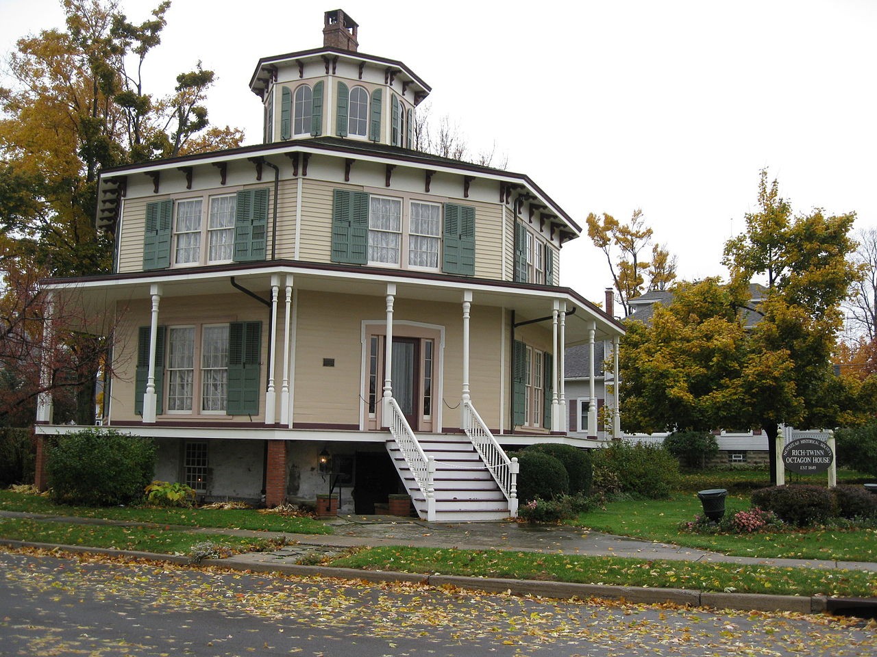 Rich-Twinn Octagon House (Newstead Historical Society) - Clio