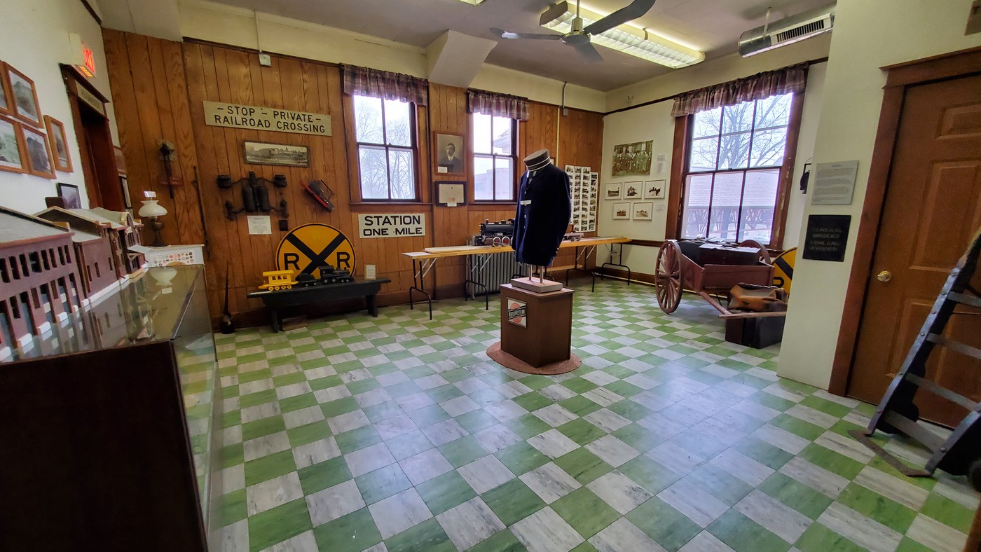 Railroad Room - Clio