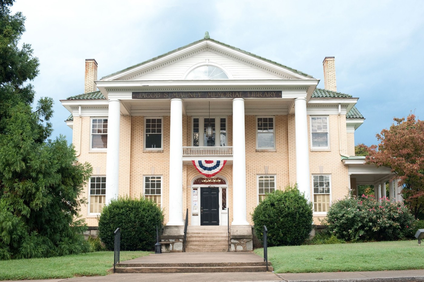 Mauney Memorial Library - Clio