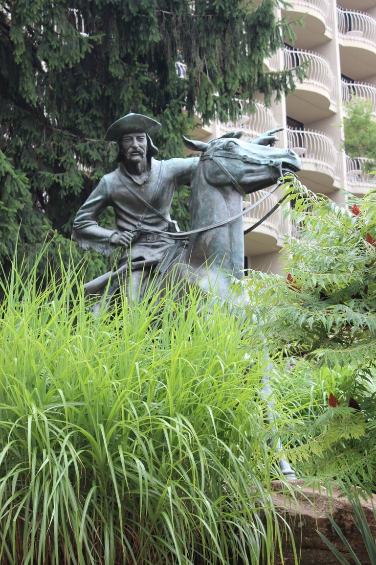 Wagon Master statue - Clio