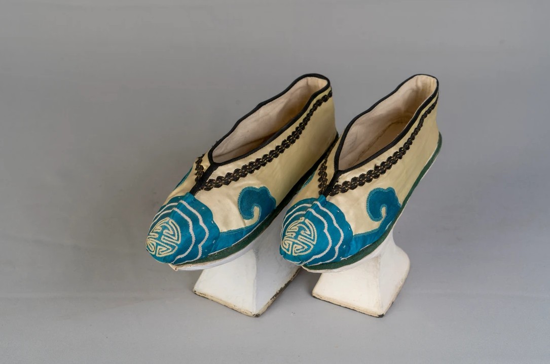 Flower-Vase Shoes - Clio