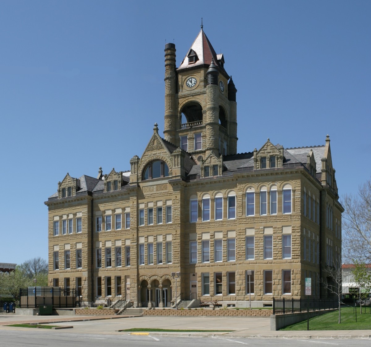 Marion County Courthouse - Clio