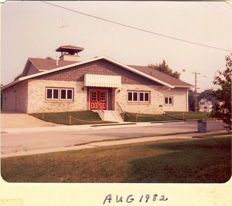 Slinger Public School, Slinger Village Hall, Slinger Library, Slinger ...