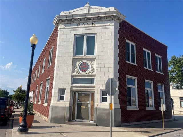 Farmers and Merchants Bank Building - Clio