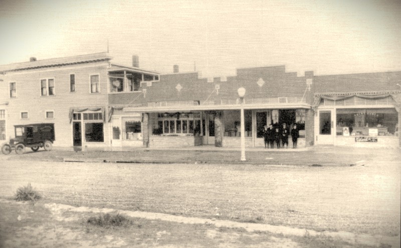 Marush Building (1923): 2513-17 N. Proctor - Clio