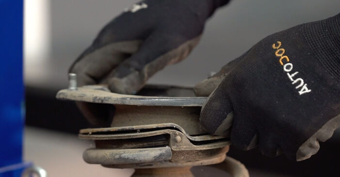 How to change front strut mount on Mini R50, R53 – replacement guide