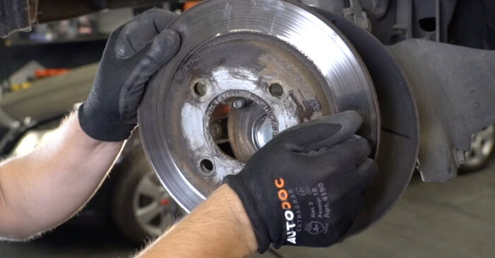 How to change rear brake discs on Ford Focus DAW – replacement guide ...