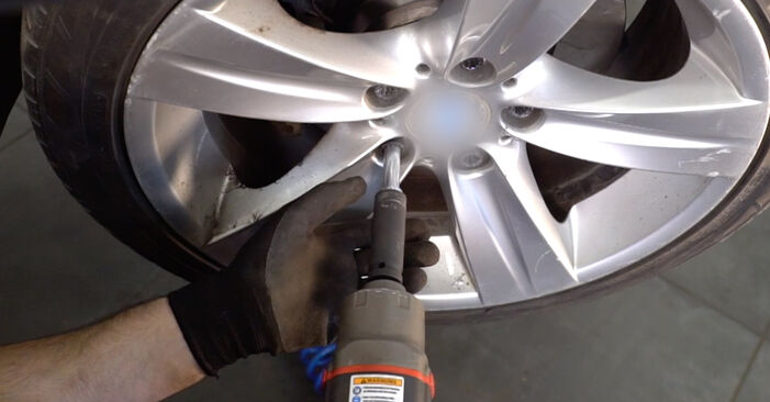 How to change track rod end on BMW E92 – replacement guide