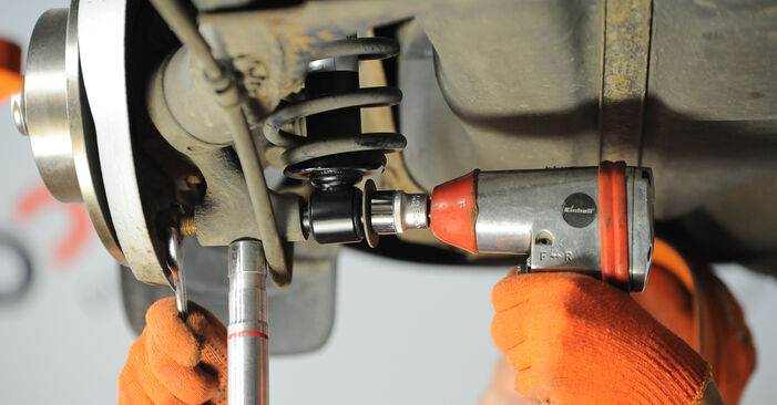 How to change rear suspension strut on Audi 80 B4 – replacement guide ...