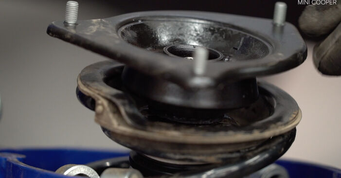 How to change front coil springs on Mini R50, R53 – replacement guide ...