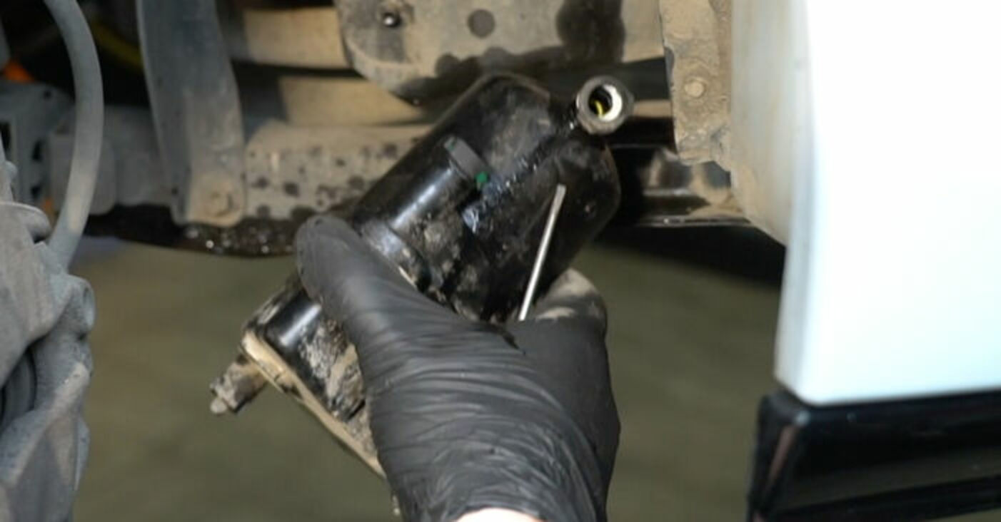 Anleitung: Renault Clio 3 Kraftstofffilter wechseln - Anleitung und ... Anleitung: Renault Clio 3 Kraftstofffilter wechseln - Anleitung und ...
