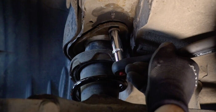 How to change rear strut mount on MINI Coupe (R58) – replacement guide