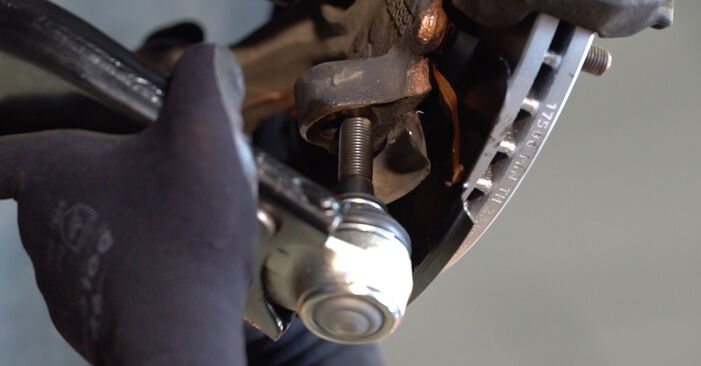 How to change front lower arm on FORD Focus Mk2 Convertible (DB3 ...