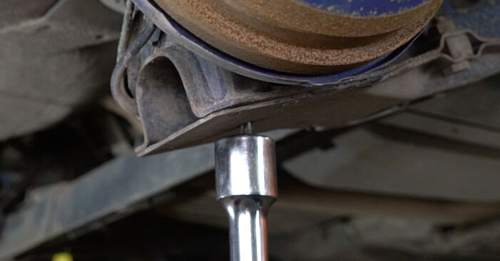 How to change rear shock absorbers on OPEL Corsa A CC (S83 ...