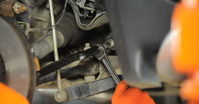 How to change track rod end on VOLVO XC70 Cross Country (295 ...