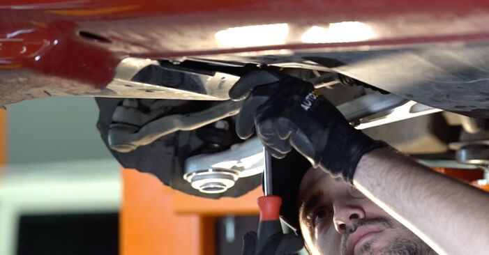 Slik bytter du stabilisator foring fremme på en BMW 3 Sedan (E46 ...