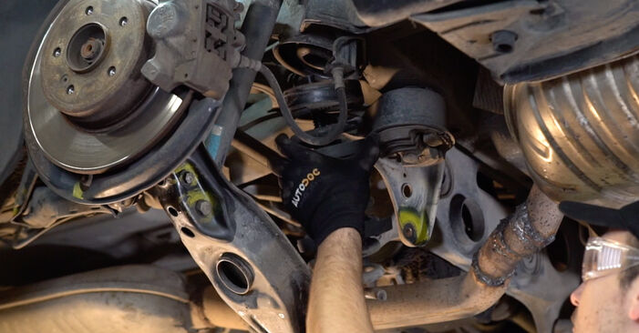 Comment changer : ressort de suspension arrière sur MERCEDES-BENZ SLK ...