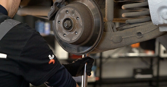 How to change rear coil springs on MERCEDES-BENZ Vito Van (W638 ...