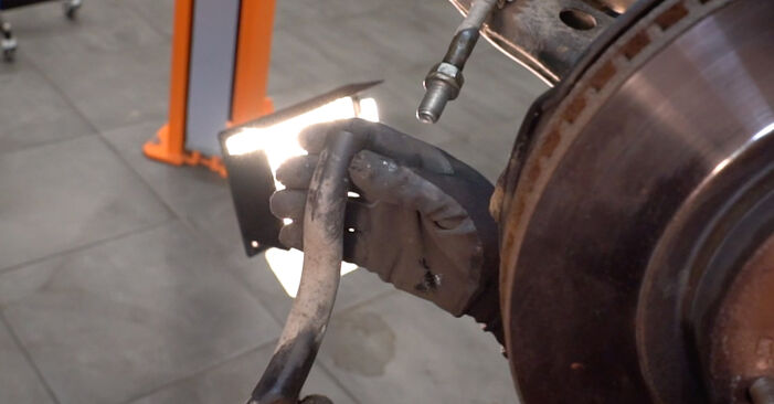 Comment changer : rotule de direction sur TOYOTA RAV4 IV SUV (XA40 ...