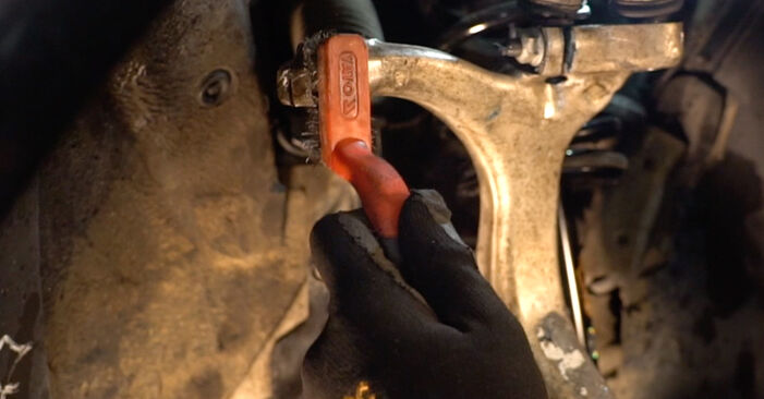 How to change track rod end on AUDI A4 Saloon (8EC, B7) – replacement guide